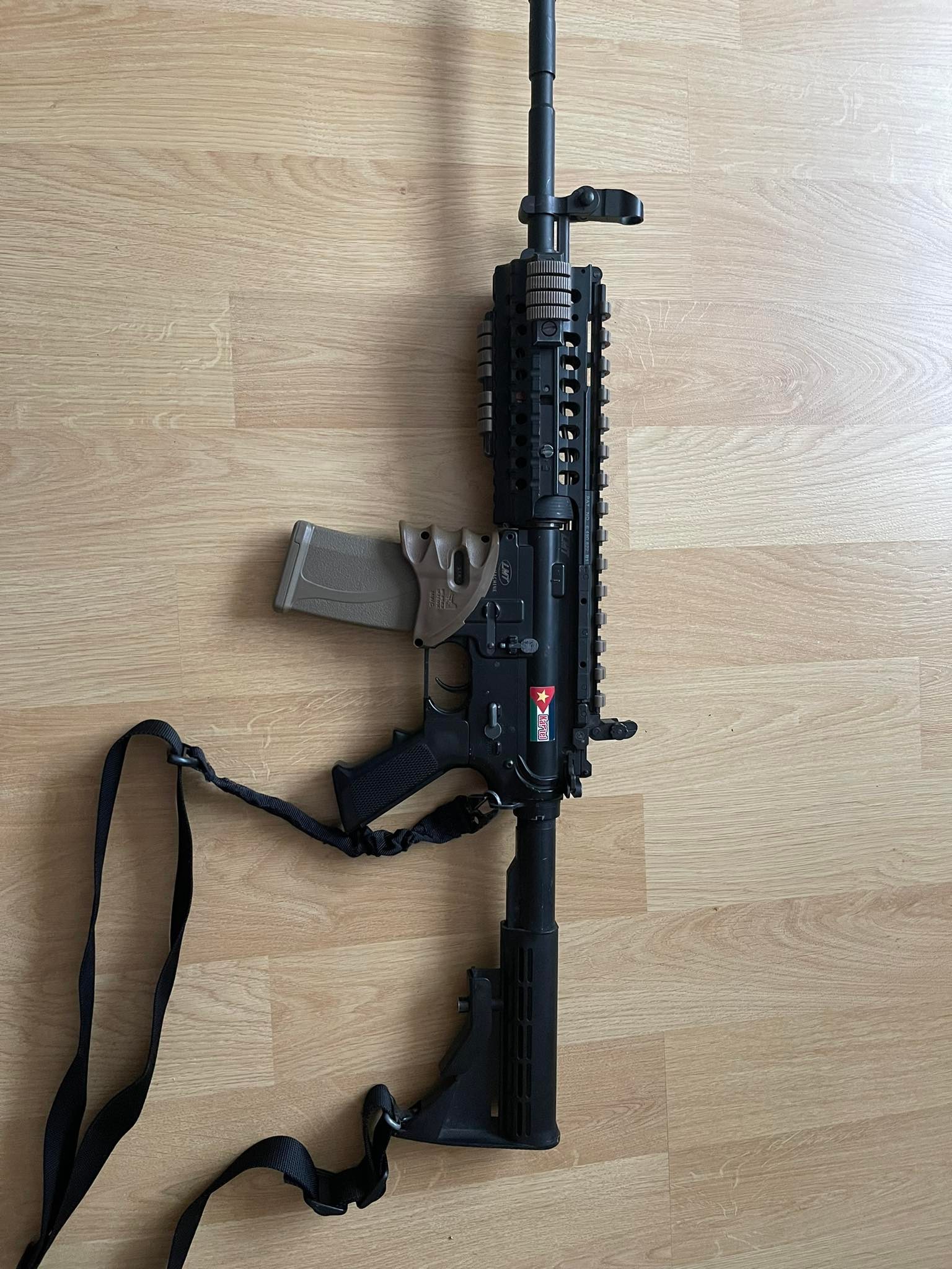 Sprzedam: M4 KWA LMT SiR Defender magazynki bateria zestaw / Giełda ASG ...